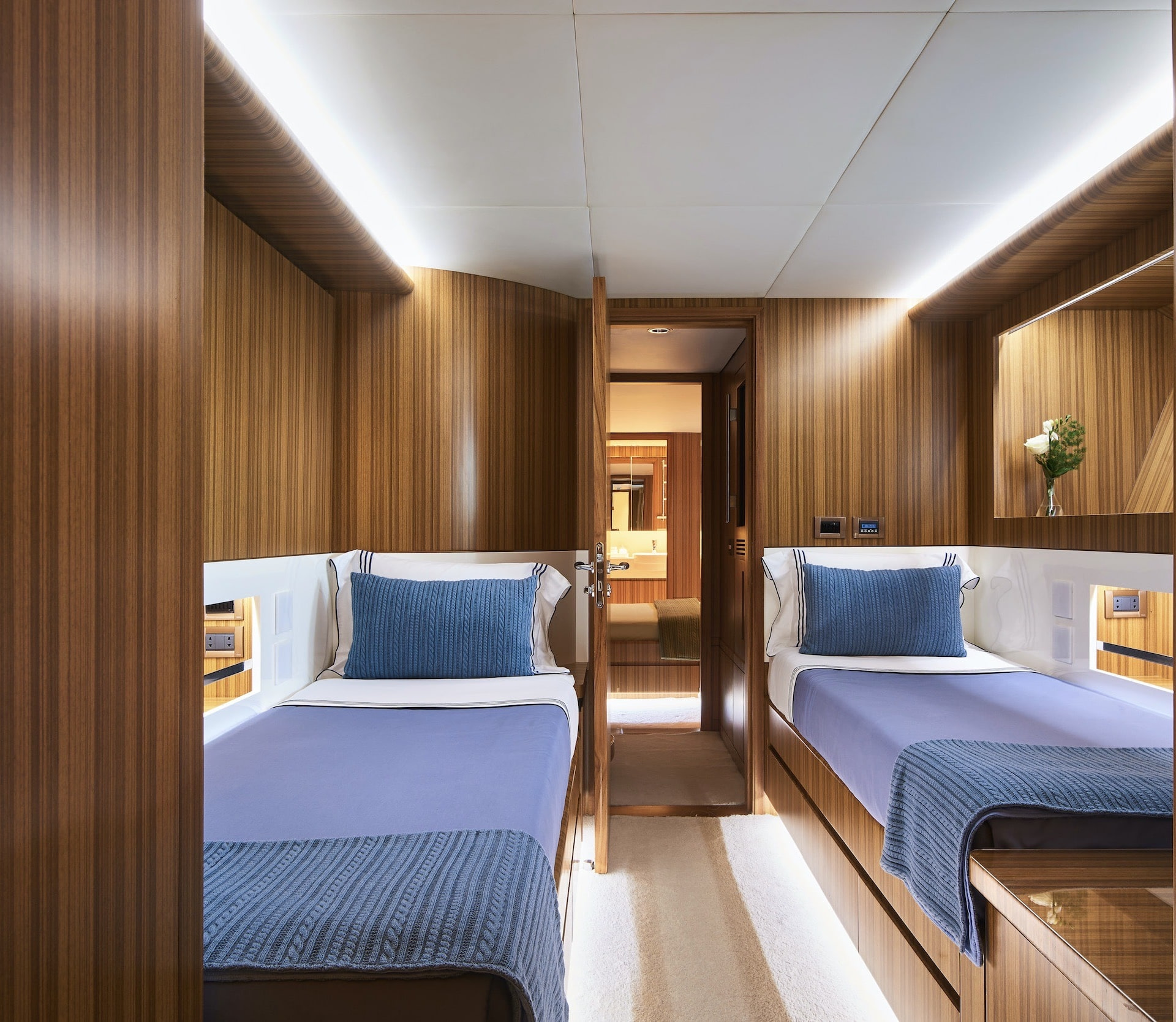 Sea Shell Yacht Charter - 212 Yachts
