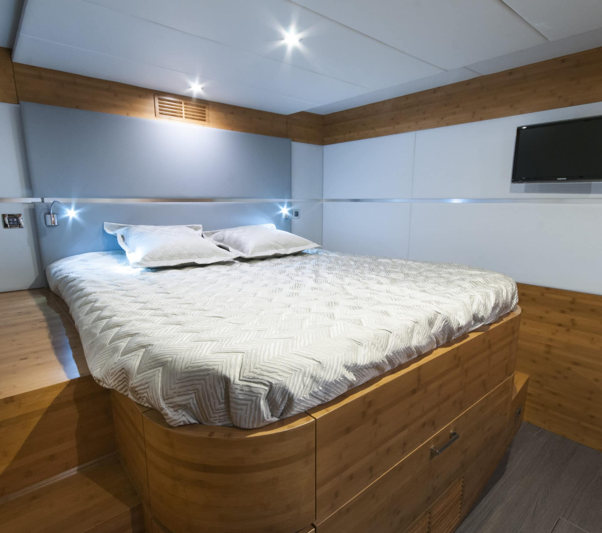 Skylark Yacht Charter - 212 Yachts