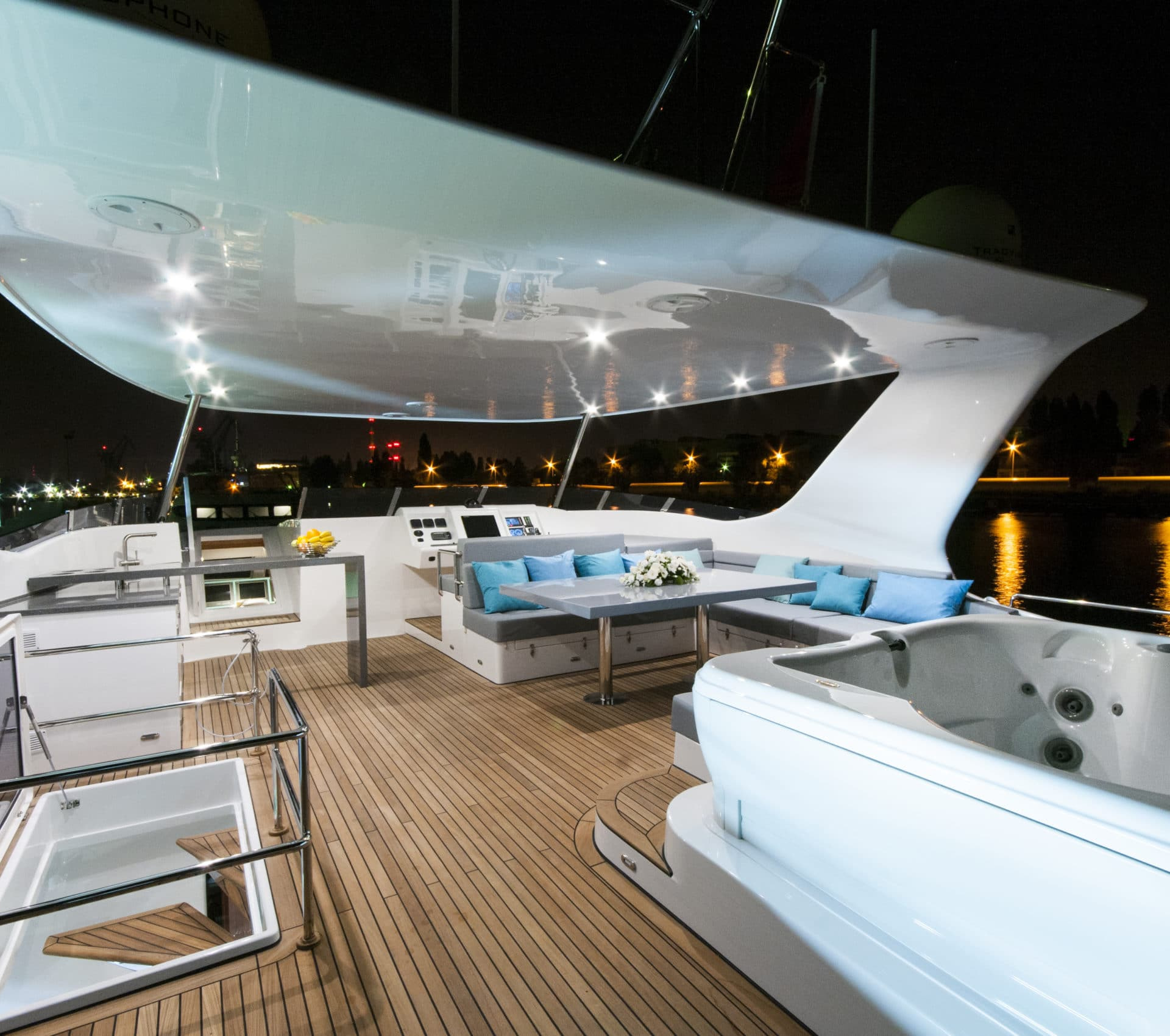 Skylark Yacht Charter - 212 Yachts
