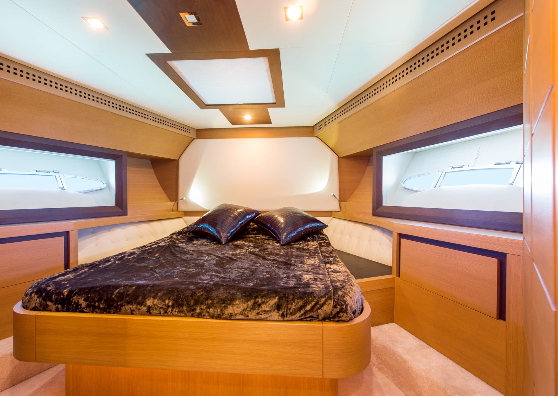 Shalimar Yacht Charter - 212 Yachts